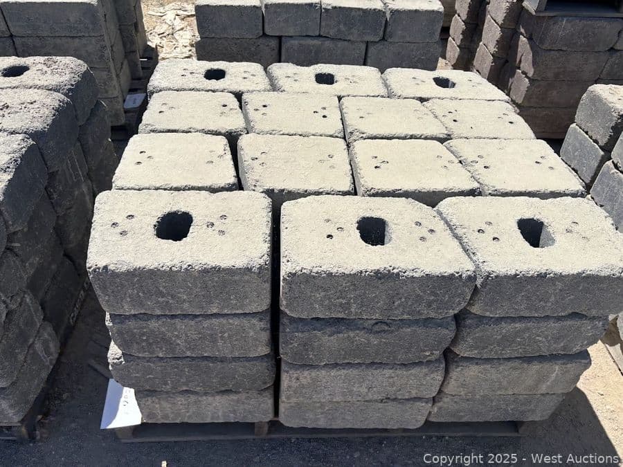 (1) Pallet of Stonegate Wall Shasta Blend | West Auctions