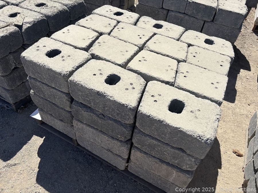 (1) Pallet of Stonegate Wall Shasta Blend | West Auctions